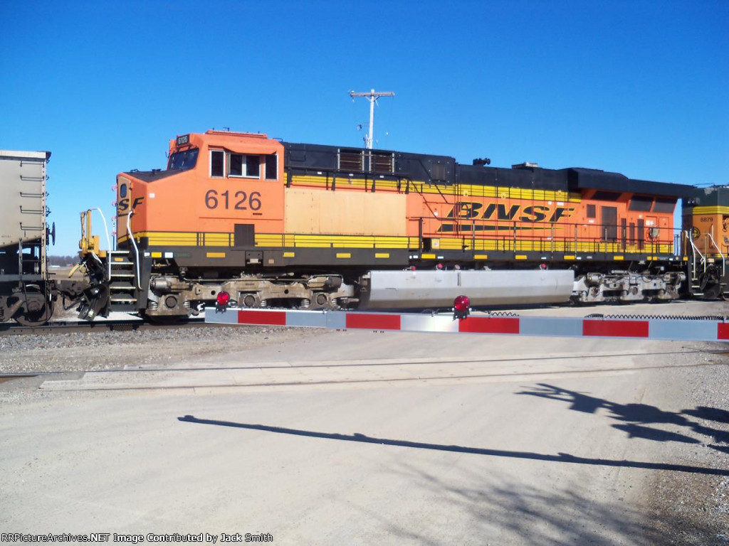 BNSF 6126